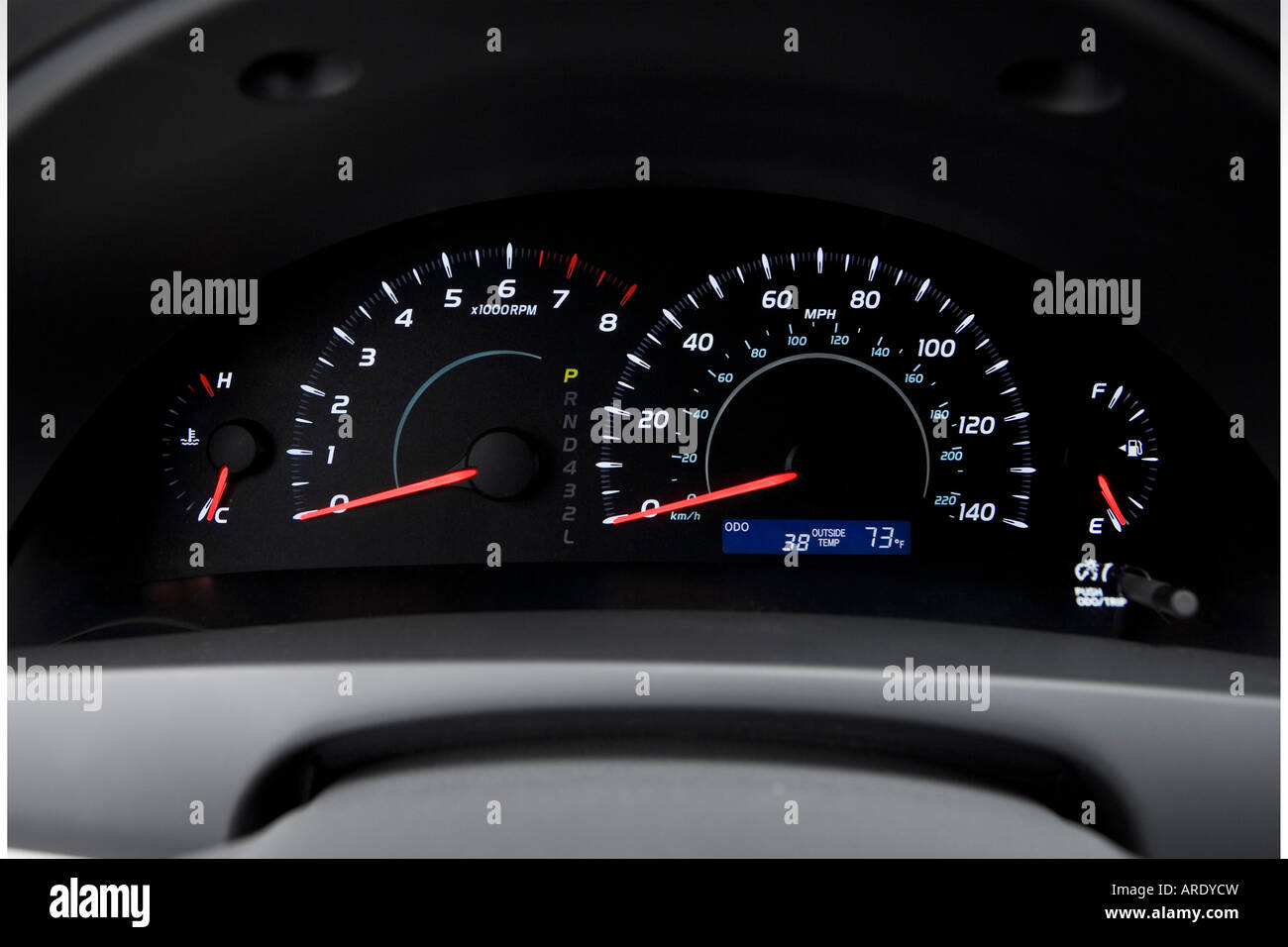 2007 Toyota Camry LE in Blue - Speedometer/tachometer Stock Photo - Alamy