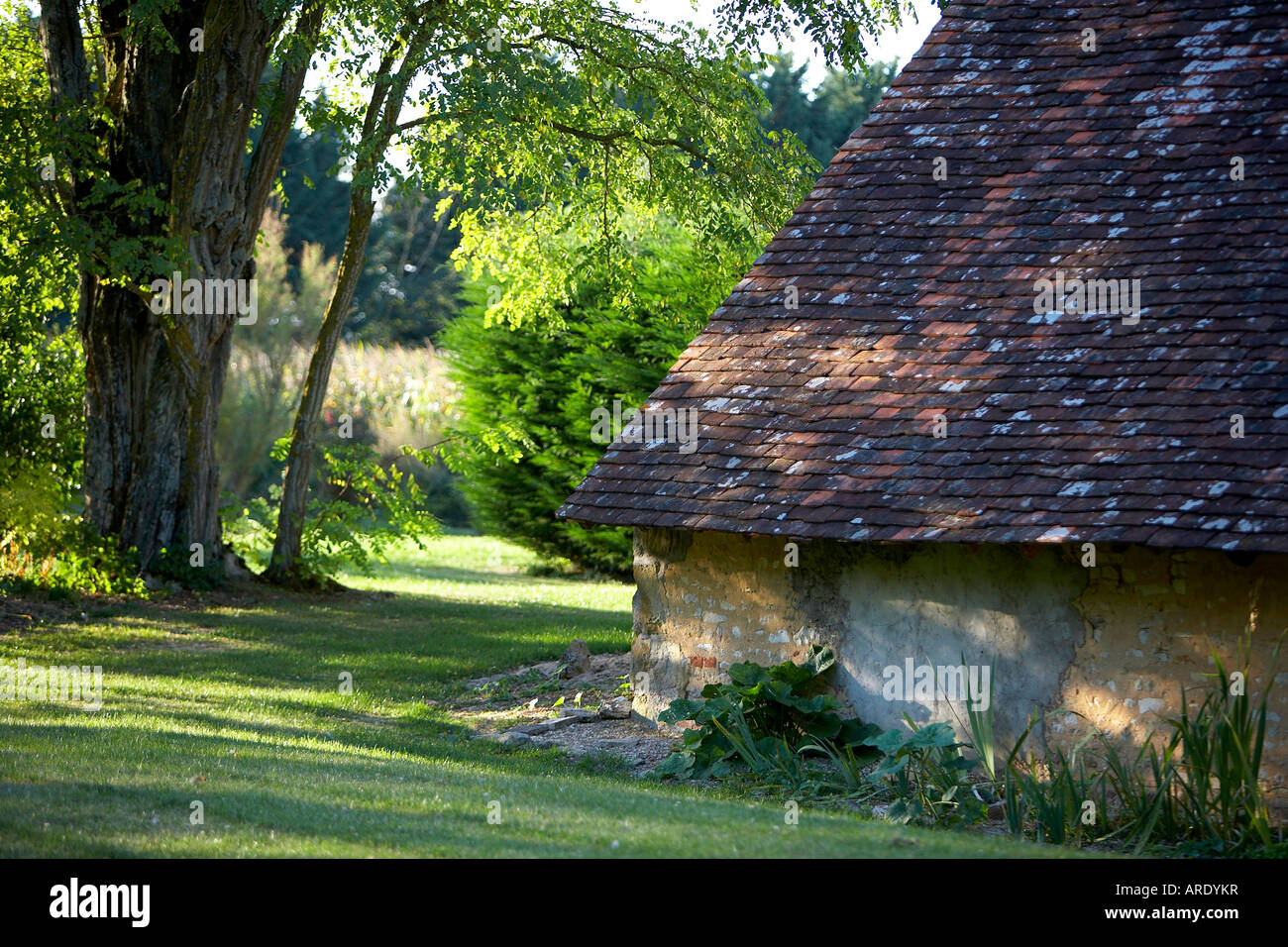 Barn in the corner hi-res stock photography and images - Alamy