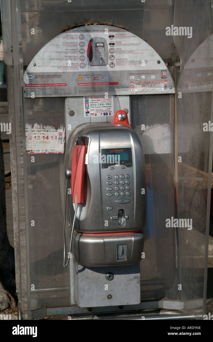 Payphone italy hi-res stock photography and images - Alamy