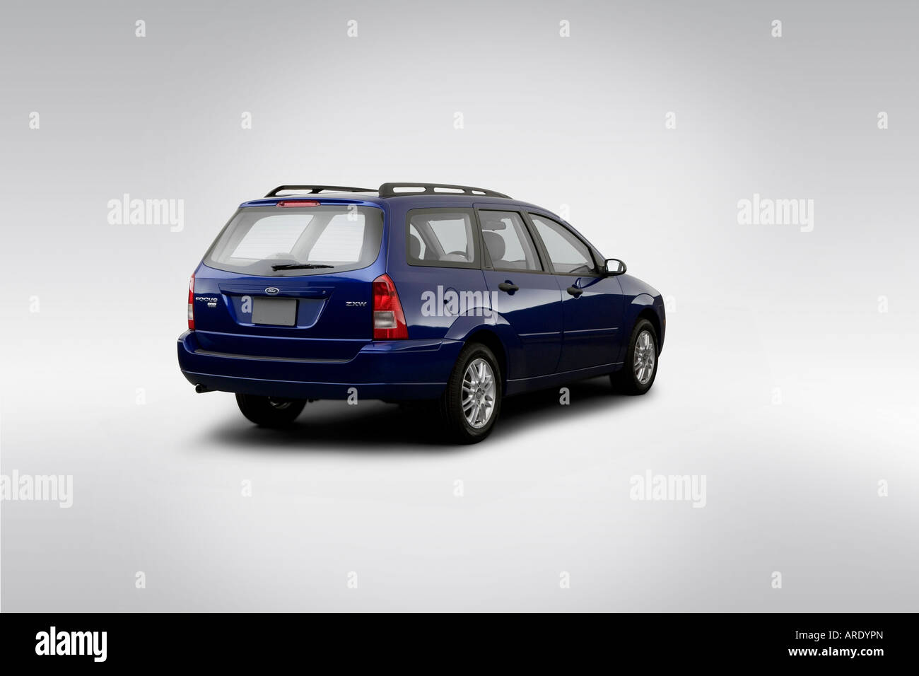 Blue ford focus 2006 hi-res stock photography and images - Alamy