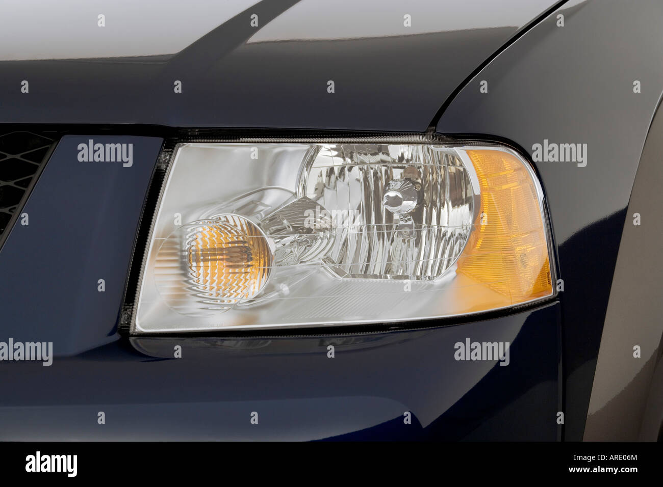 2006 ford freestyle se in hi-res stock photography and images - Alamy