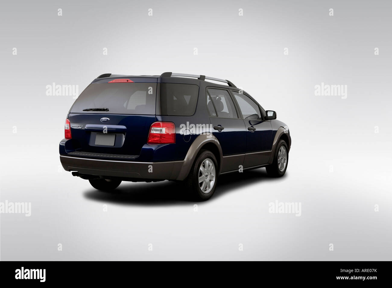 2006 ford freestyle se in hi-res stock photography and images - Alamy