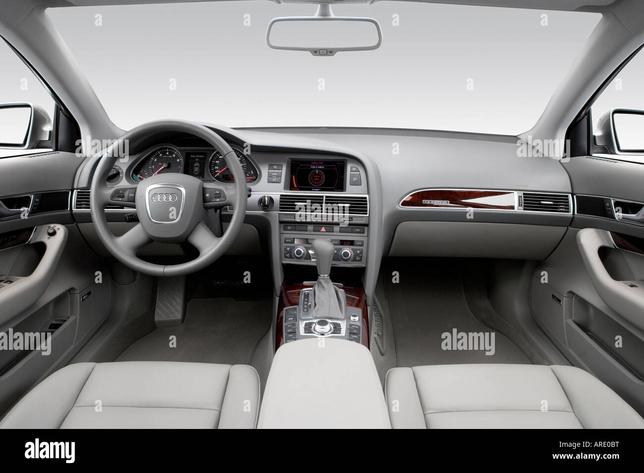 2006 Audi A6 Avant 3.2 quattro in Gray - Dashboard, center console ...