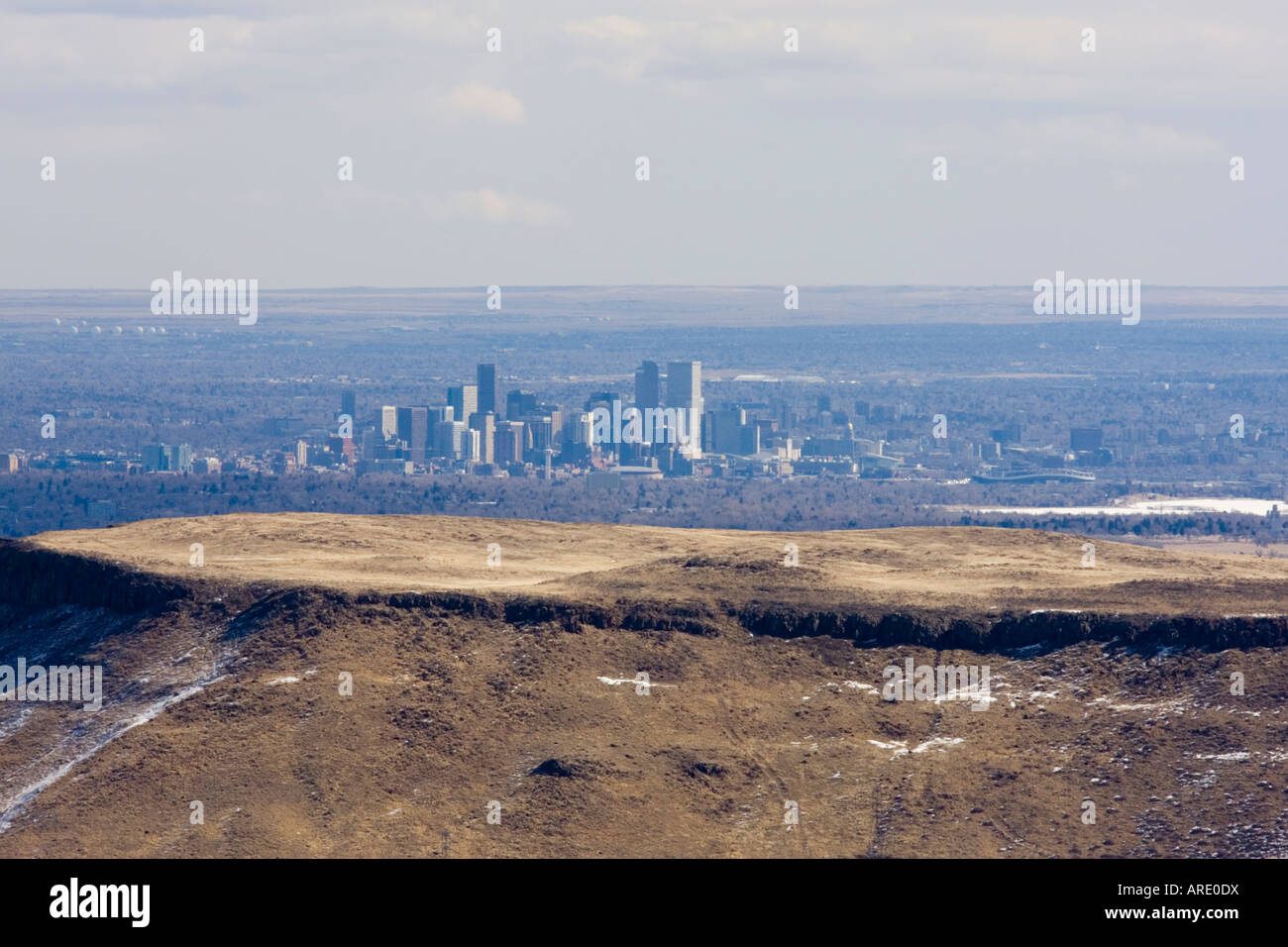 Denver skyline and mountains hi-res stock photography and images - Alamy