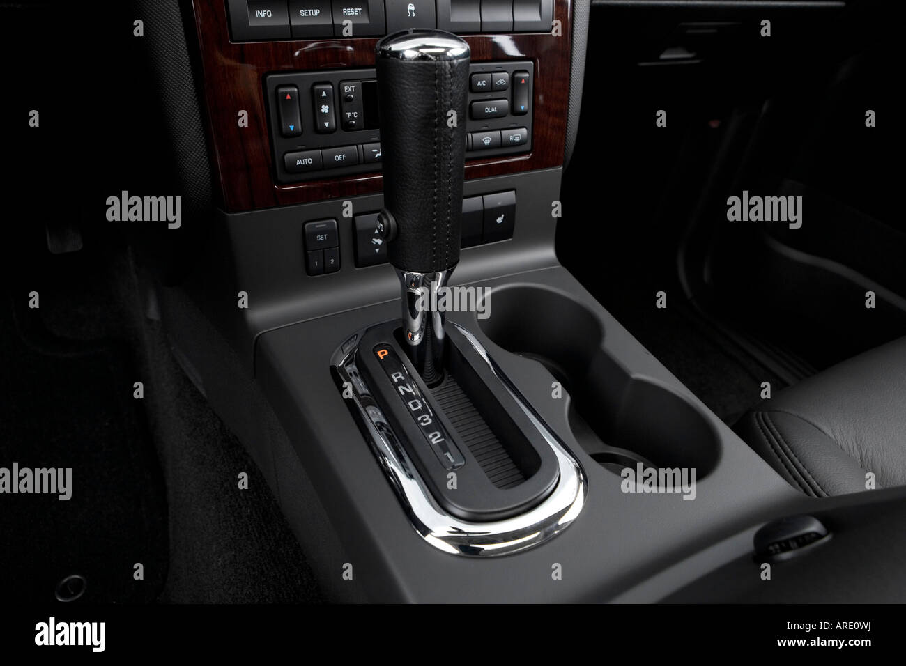 2006 Ford Explorer Limited in Black - Gear shifter/center console Stock ...