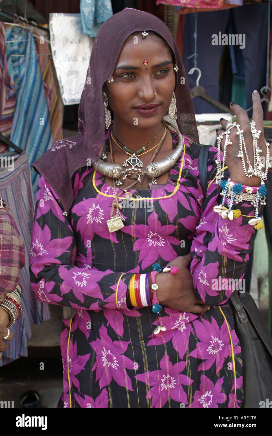 Woman in traditional Rajasthani dress, India Stock Photo - Alamy