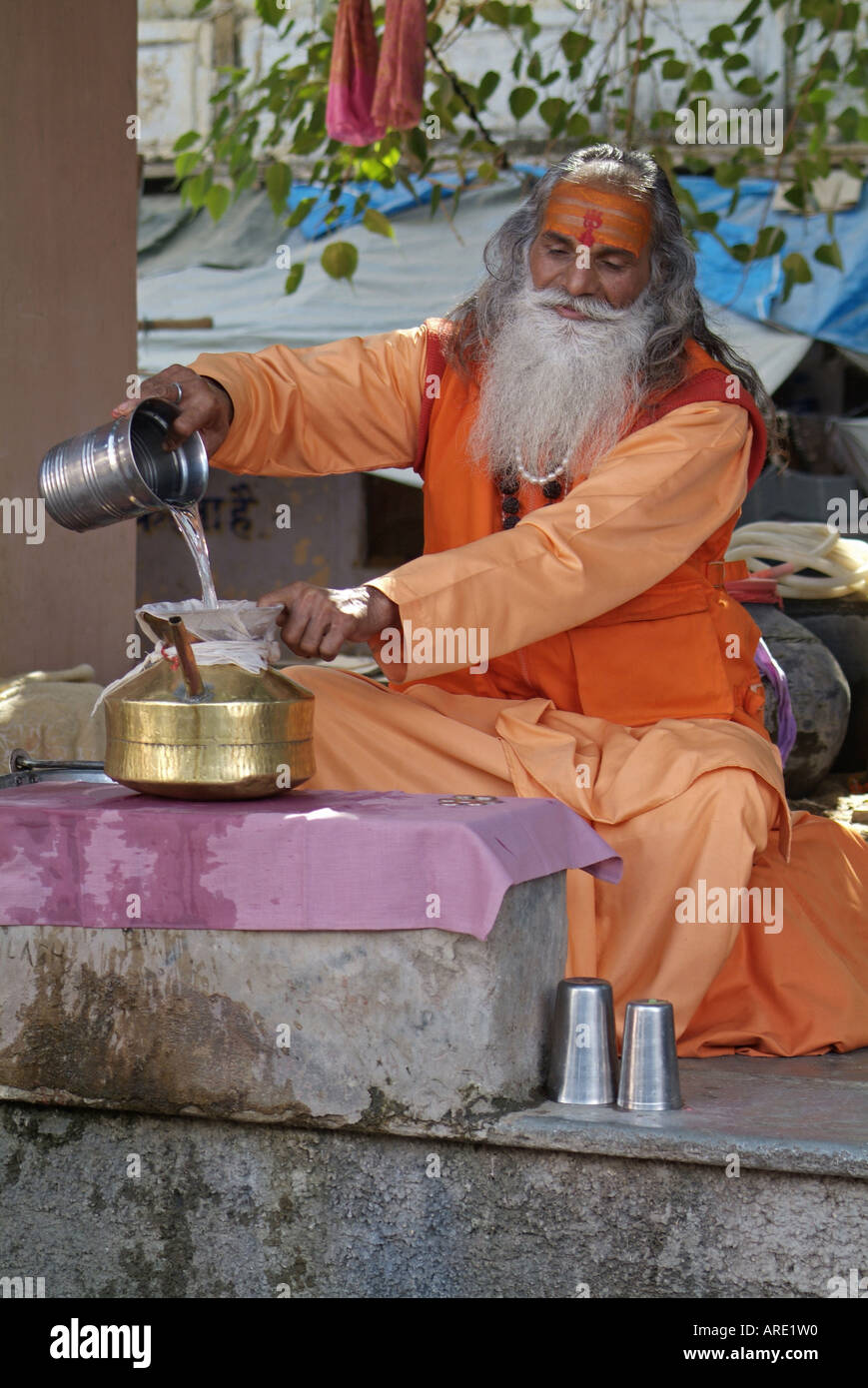 Indian old man priest sadhu hi-res stock photography and images - Alamy