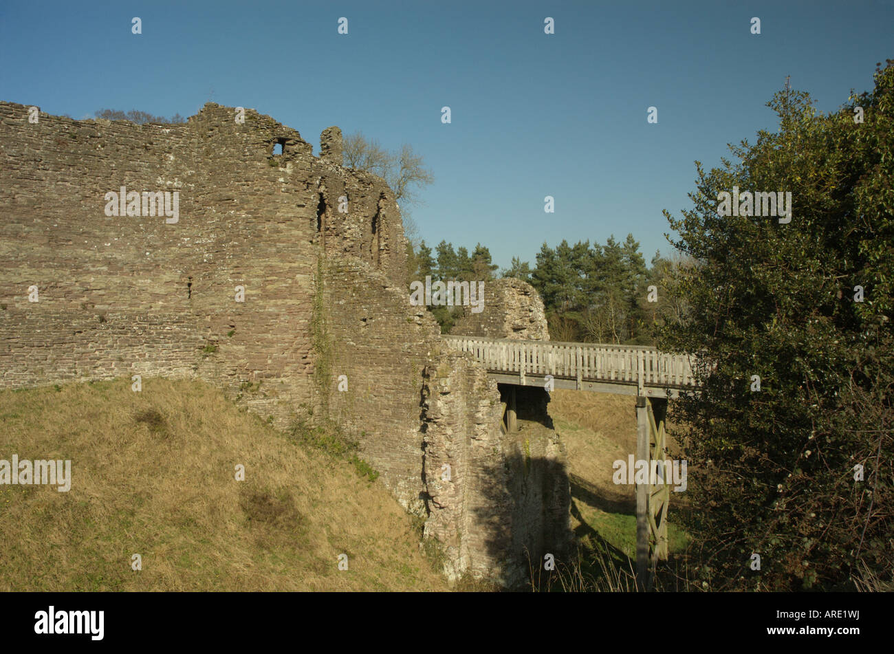 Gatehouse, moat and bridge of ruined castle Stock Photo - Alamy