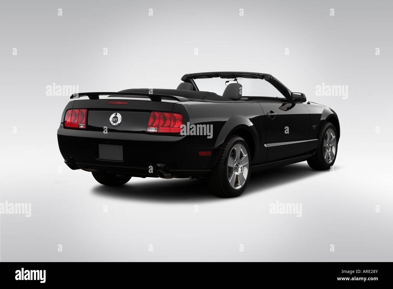 2006 Ford Mustang GT Premium in Black - Rear angle view Stock Photo - Alamy