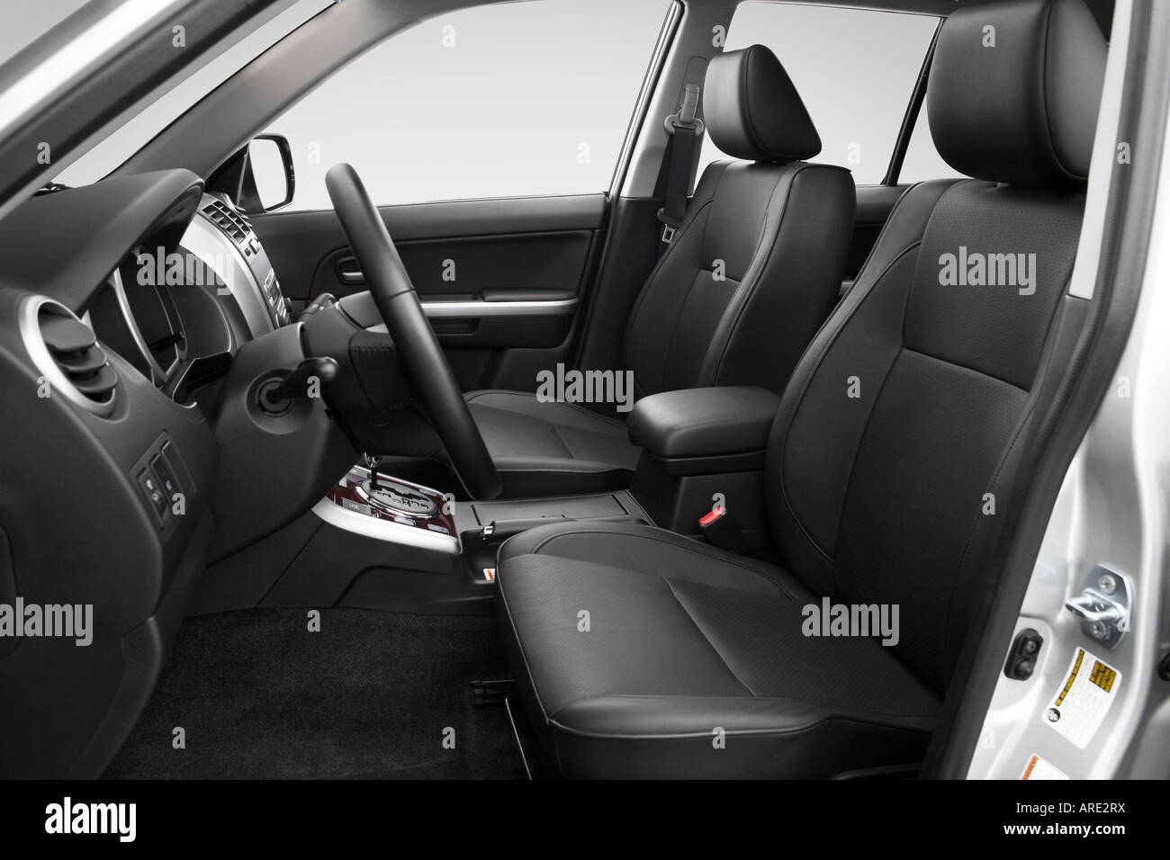 2006 Suzuki Grand Vitara Luxury in Silver - Front seats Stock Photo - Alamy