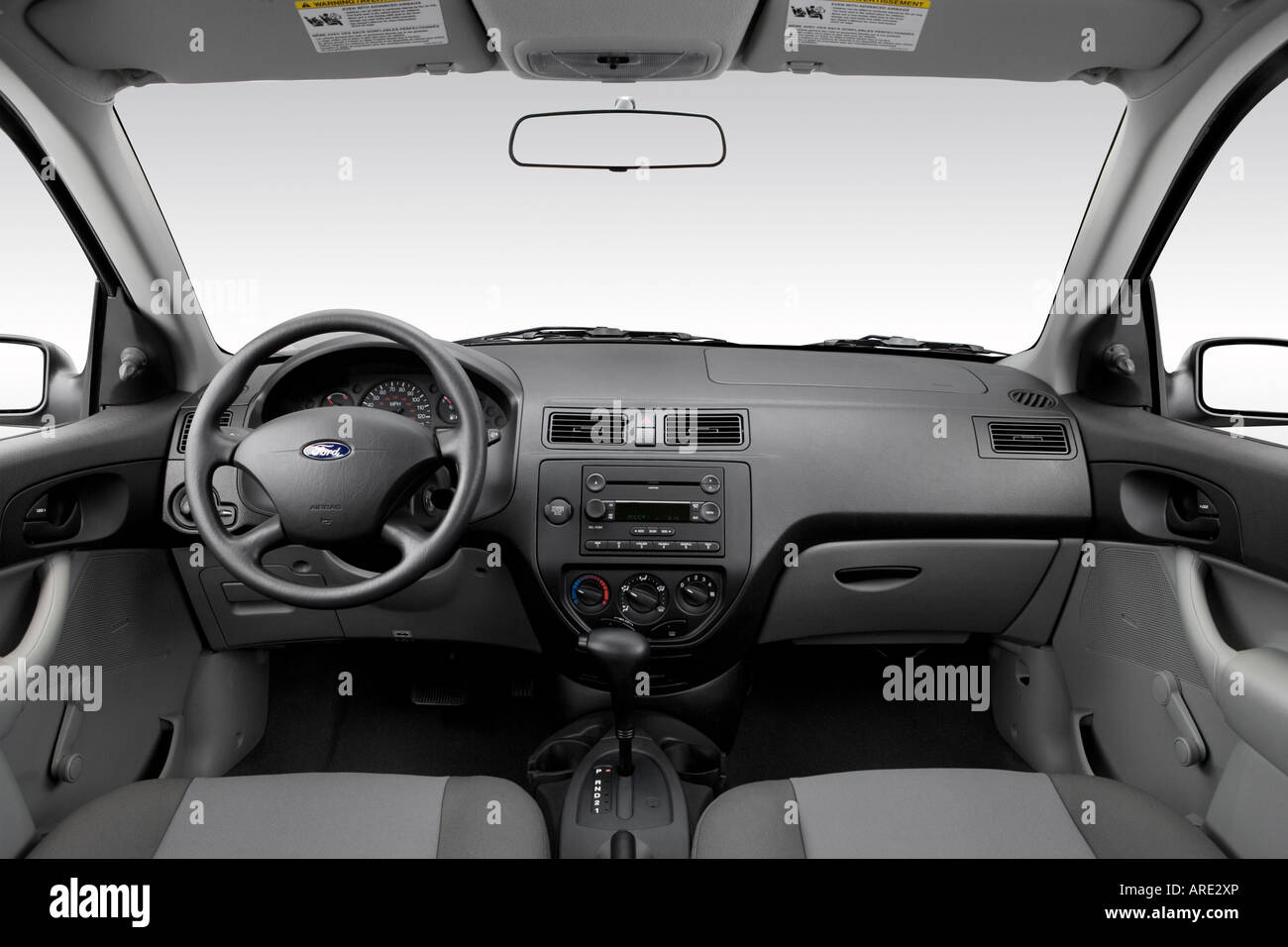 2006 Ford Focus ZX4 S in Black - Dashboard, center console, gear ...