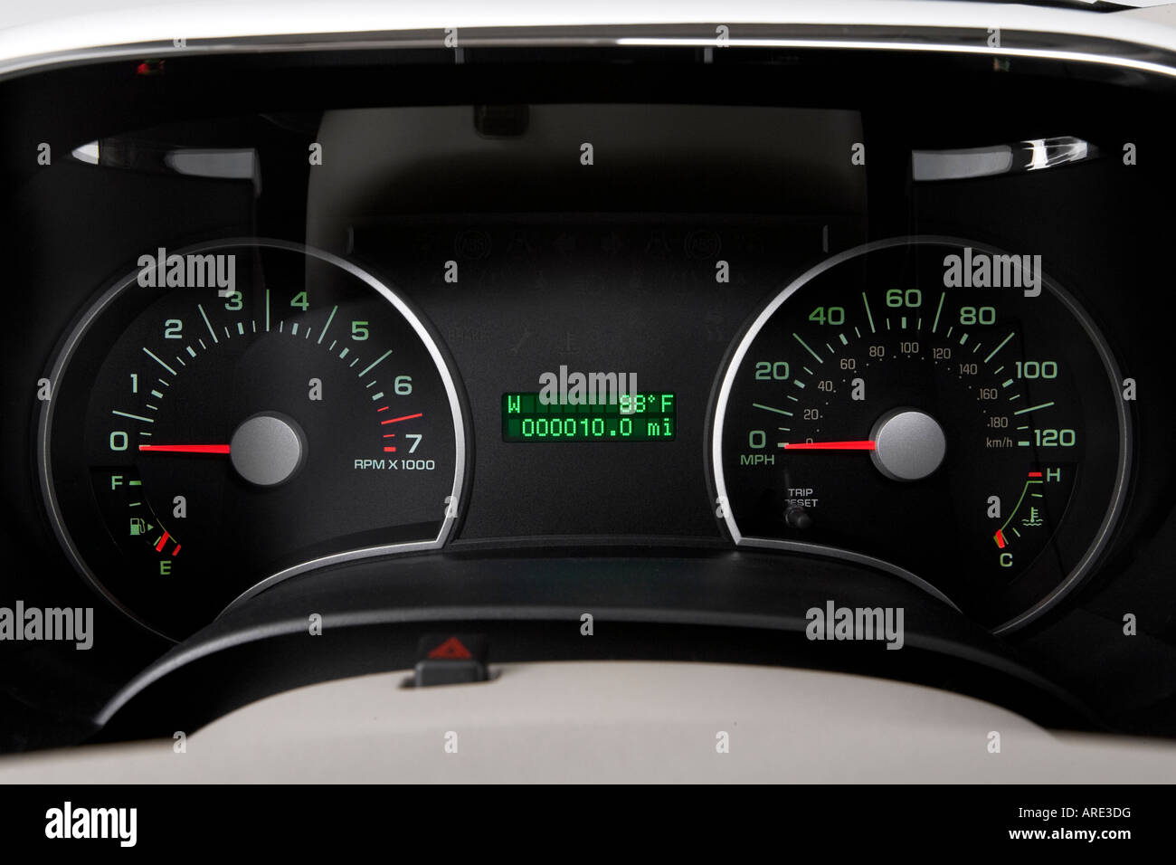 2006 Ford Explorer XLT in Blue - Speedometer/tachometer Stock Photo - Alamy