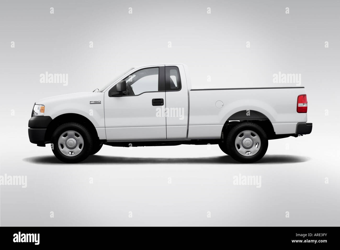 2006 Ford F-150 XL in White - Drivers Side Profile Stock Photo - Alamy