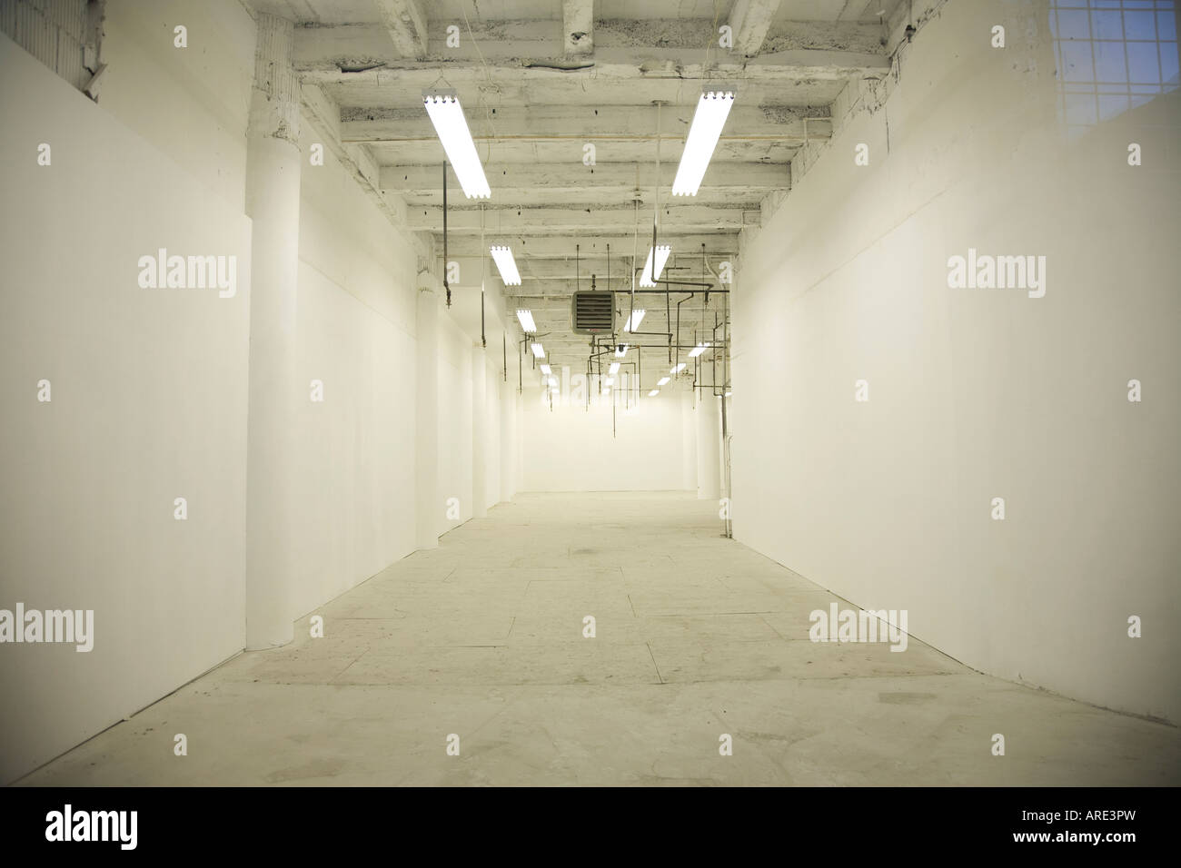 Empty retail space hi-res stock photography and images - Alamy