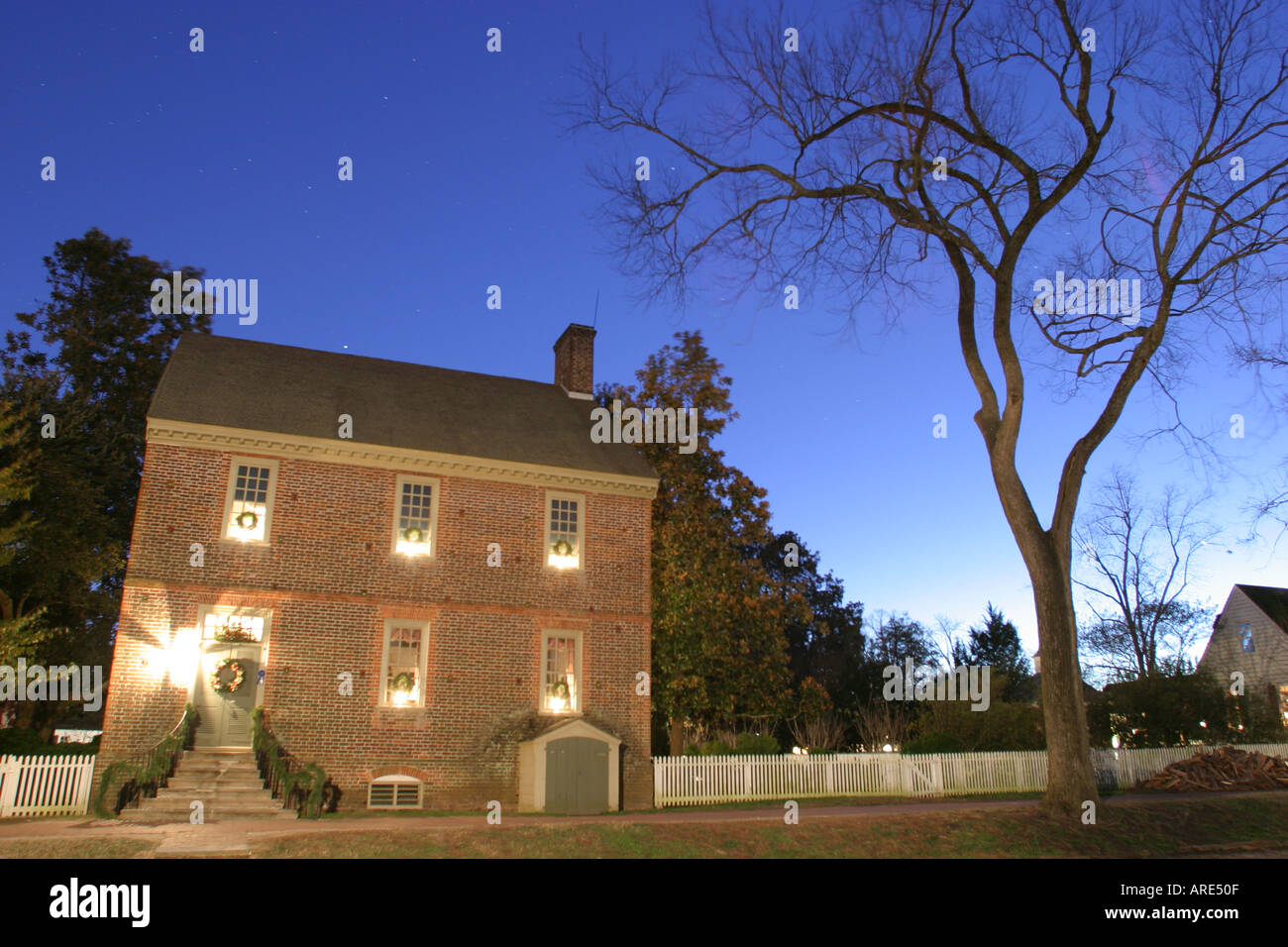 Colonial williamsburg christmas hi-res stock photography and images - Alamy