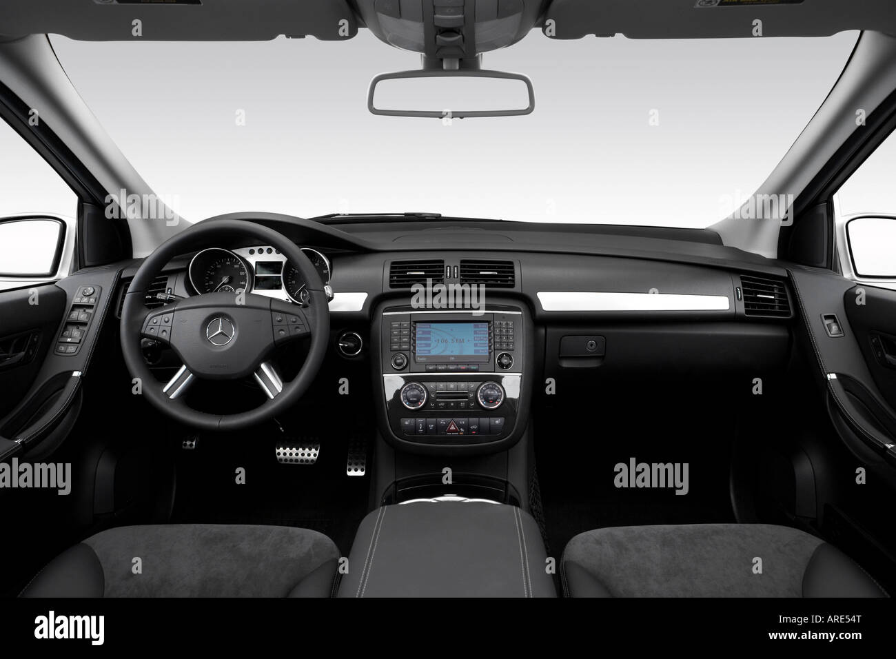 2006 Mercedes-Benz R350 in Gray - Dashboard, center console, gear ...