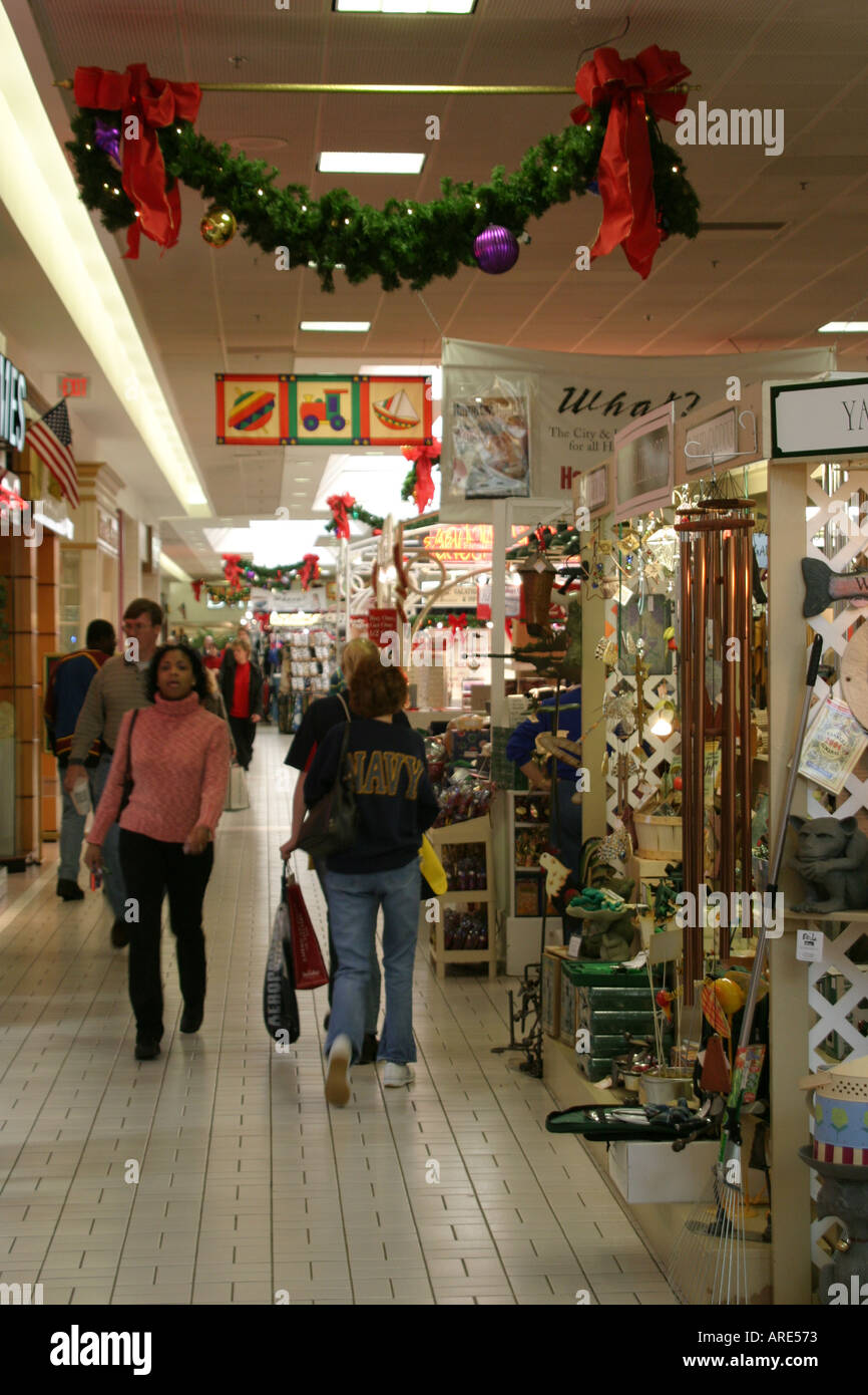 Patrick henry mall hi-res stock photography and images - Alamy