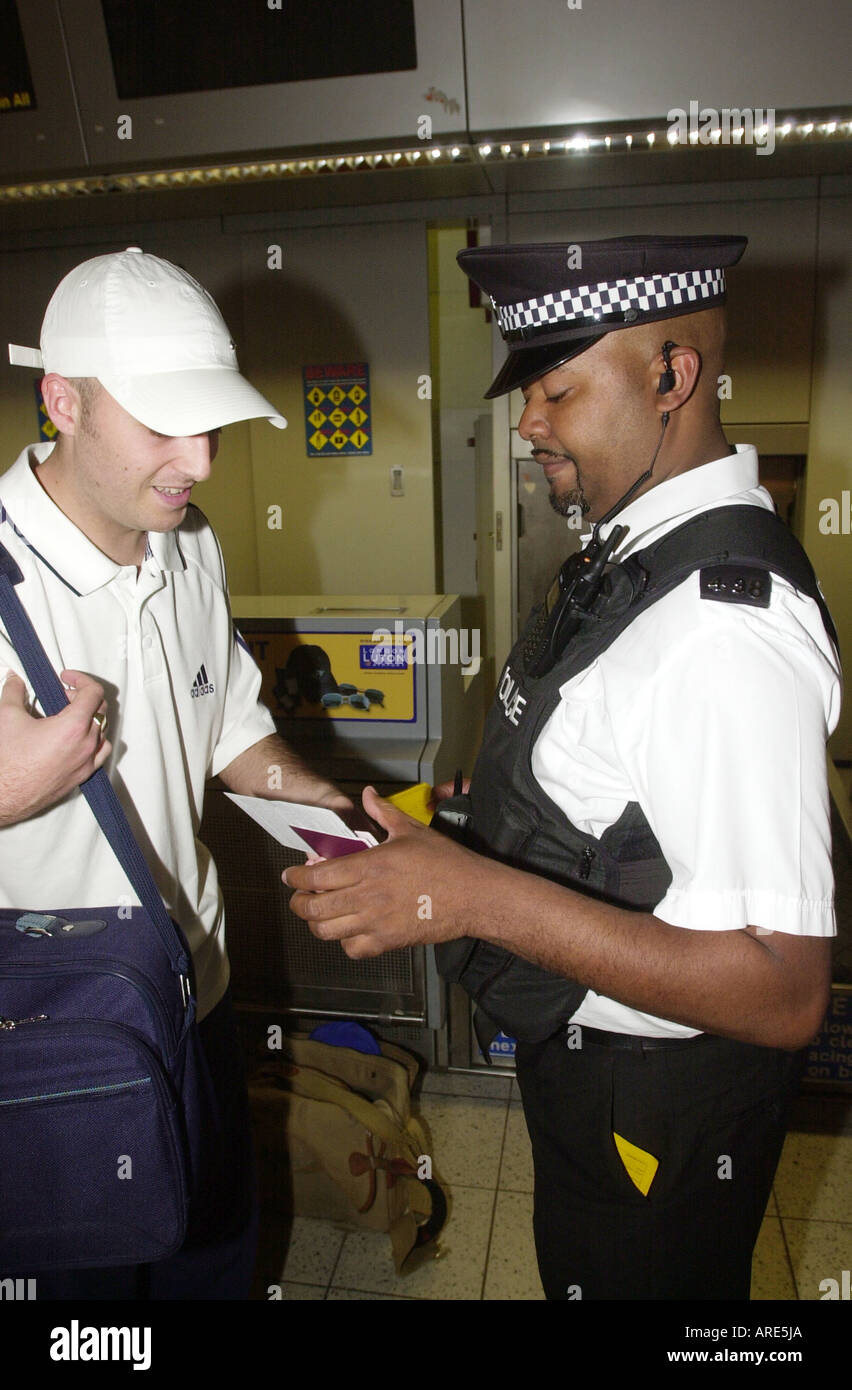 Immigration officer airport hi-res stock photography and images - Alamy
