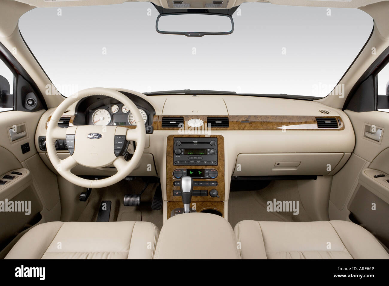 2006 Ford Five Hundred Limited in Red - Dashboard, center console, gear ...