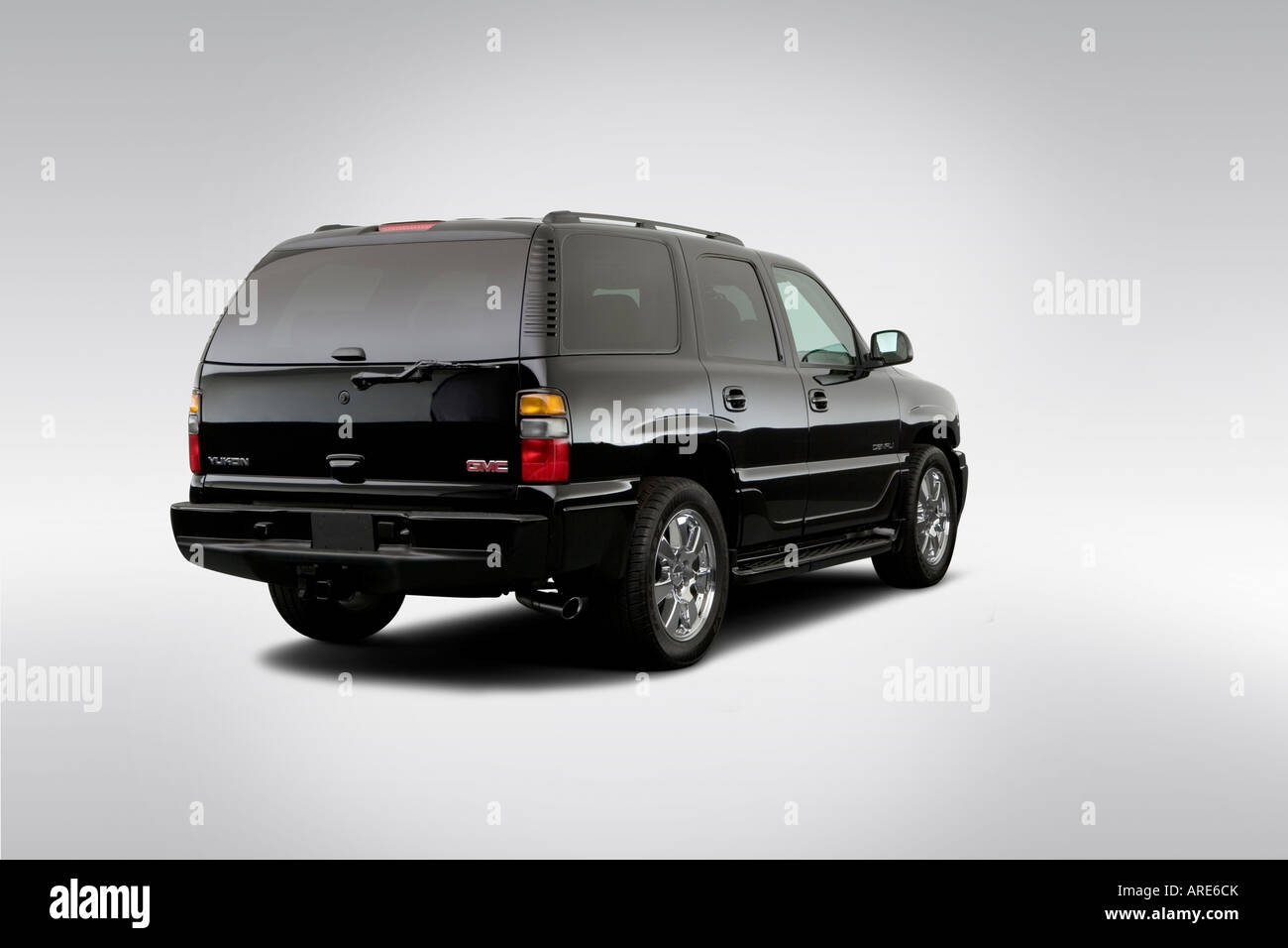 2006 GMC Yukon Denali in Black - Rear angle view Stock Photo - Alamy