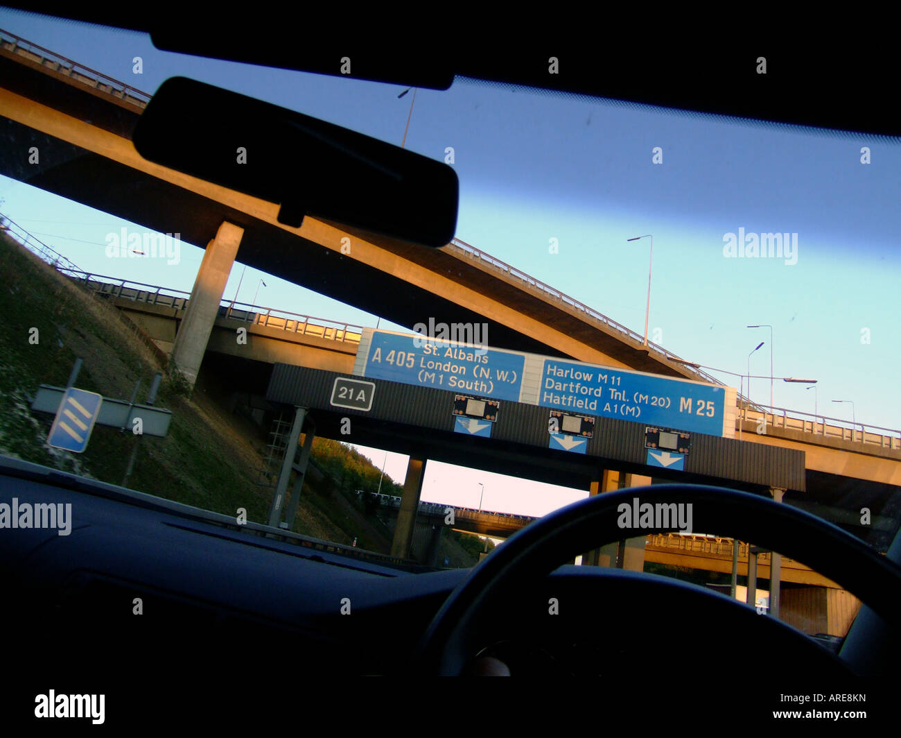 London motorway flyover hi-res stock photography and images - Alamy