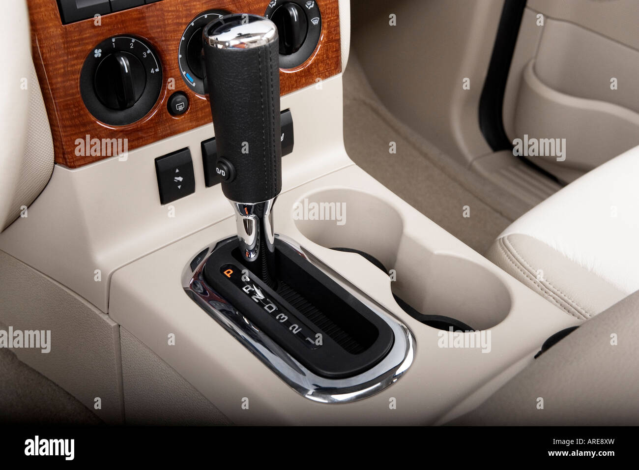 2006 Ford Explorer Eddie Bauer in Blue - Gear shifter/center console ...