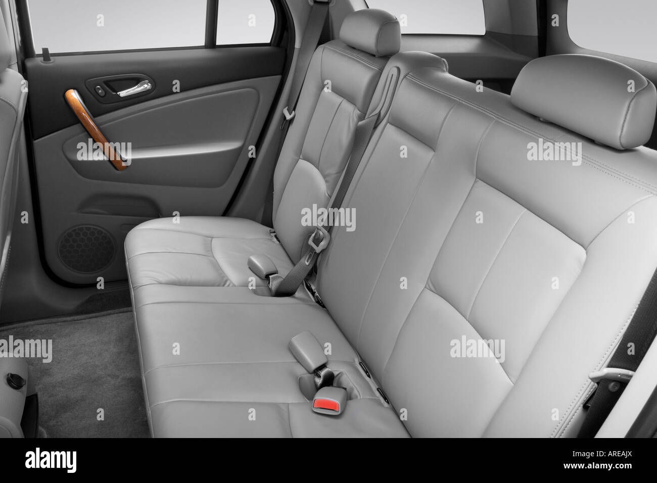 2006 Saturn Vue V6 AWD in Black - Rear seats Stock Photo - Alamy