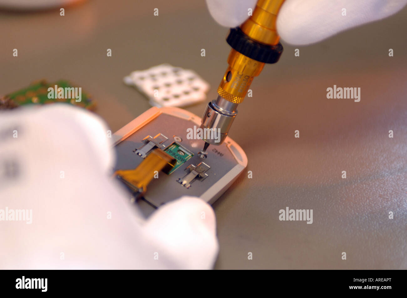 Mobile phone repair hi-res stock photography and images - Alamy