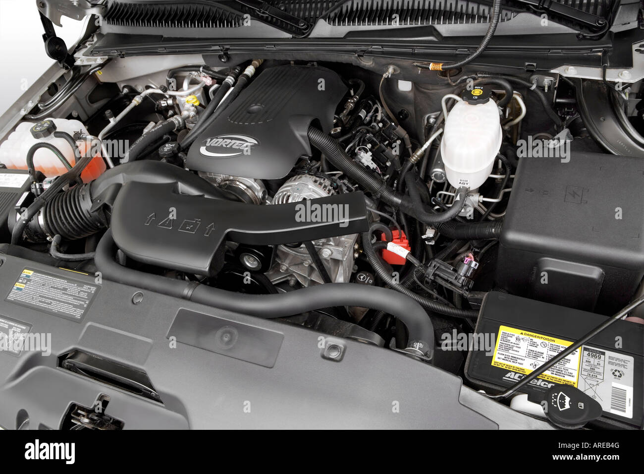 2006 Chevrolet Tahoe Z71 in Silver - Engine Stock Photo - Alamy