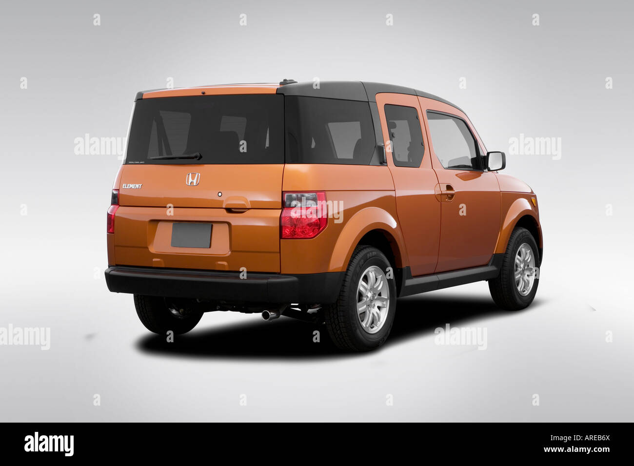 2006 Honda Element EX-P in Orange - Rear angle view Stock Photo - Alamy