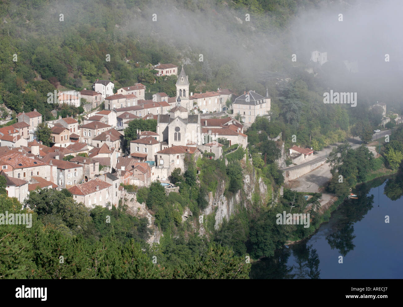 The village of Albas on the River Lot in France with early morning mist ...