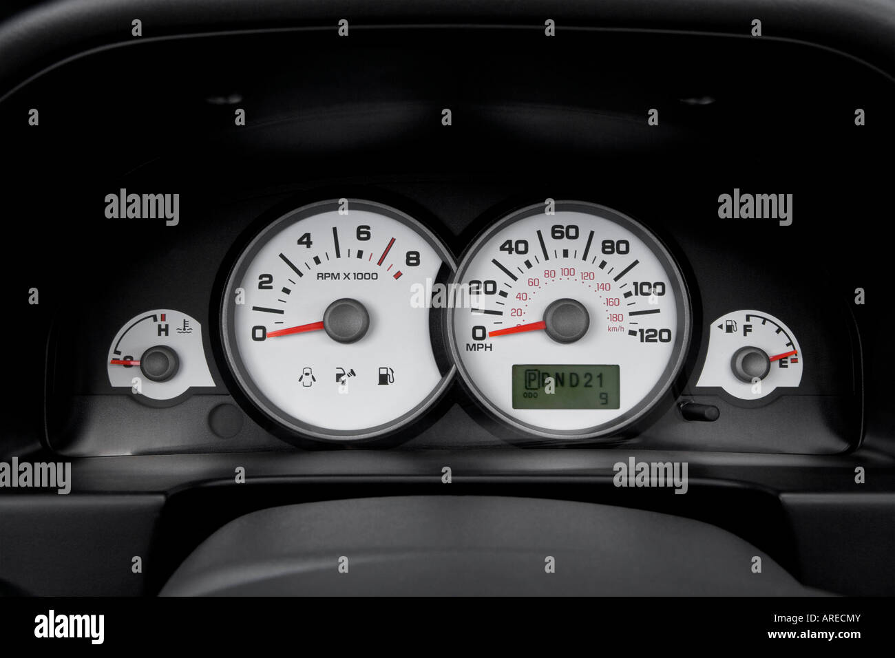 2006 Ford Escape XLT in Blue - Speedometer/tachometer Stock Photo - Alamy