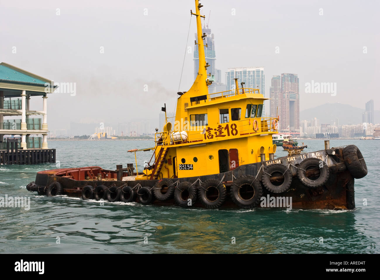 Yellow Hong Kong harbour tug boat Stock Photo - Alamy