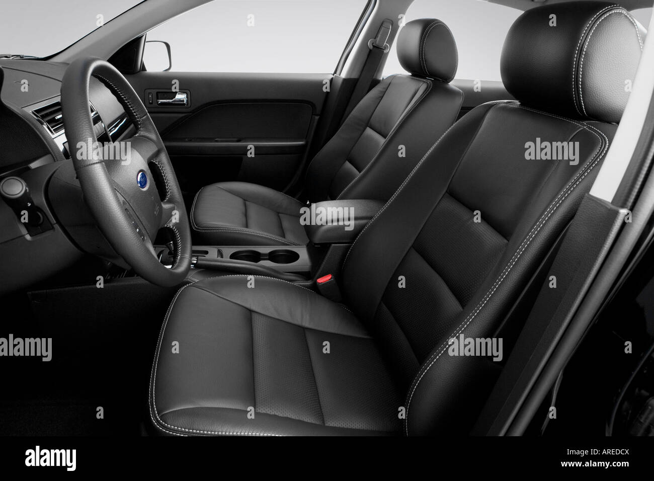 2006 Ford Fusion SEL V6 in Black - Front seats Stock Photo - Alamy