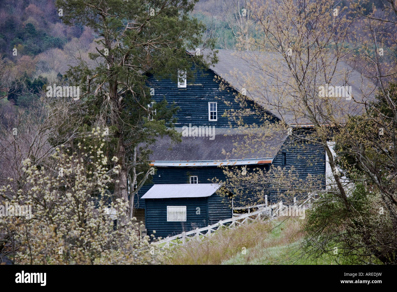 A large bank barn in rural Virginia Stock Photo - Alamy