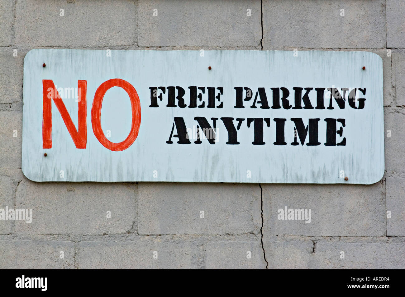 NO FREE PARKING ANYTIME sign Stock Photo - Alamy