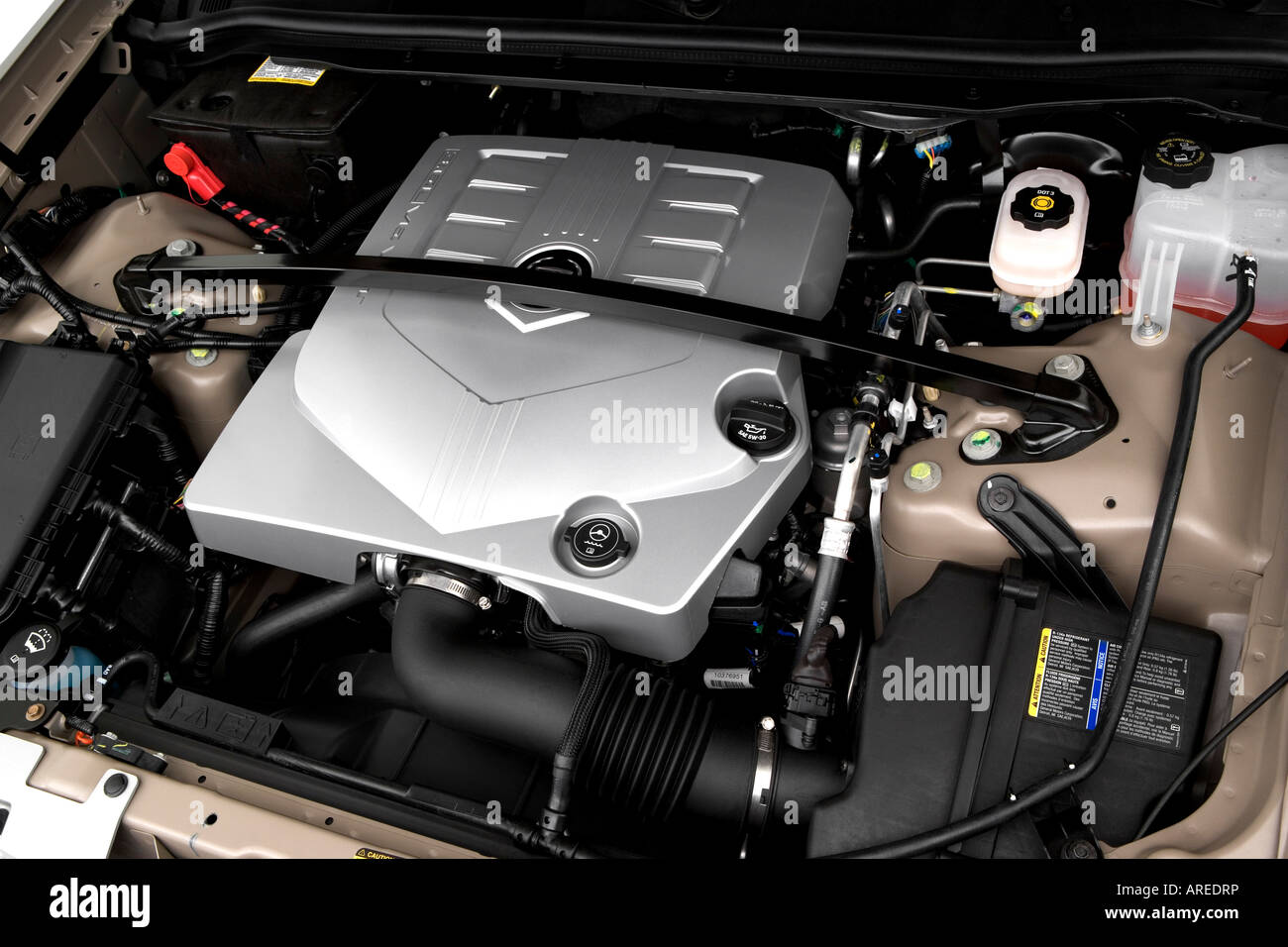 2006 Cadillac SRX Crossover V6 in Beige - Engine Stock Photo - Alamy