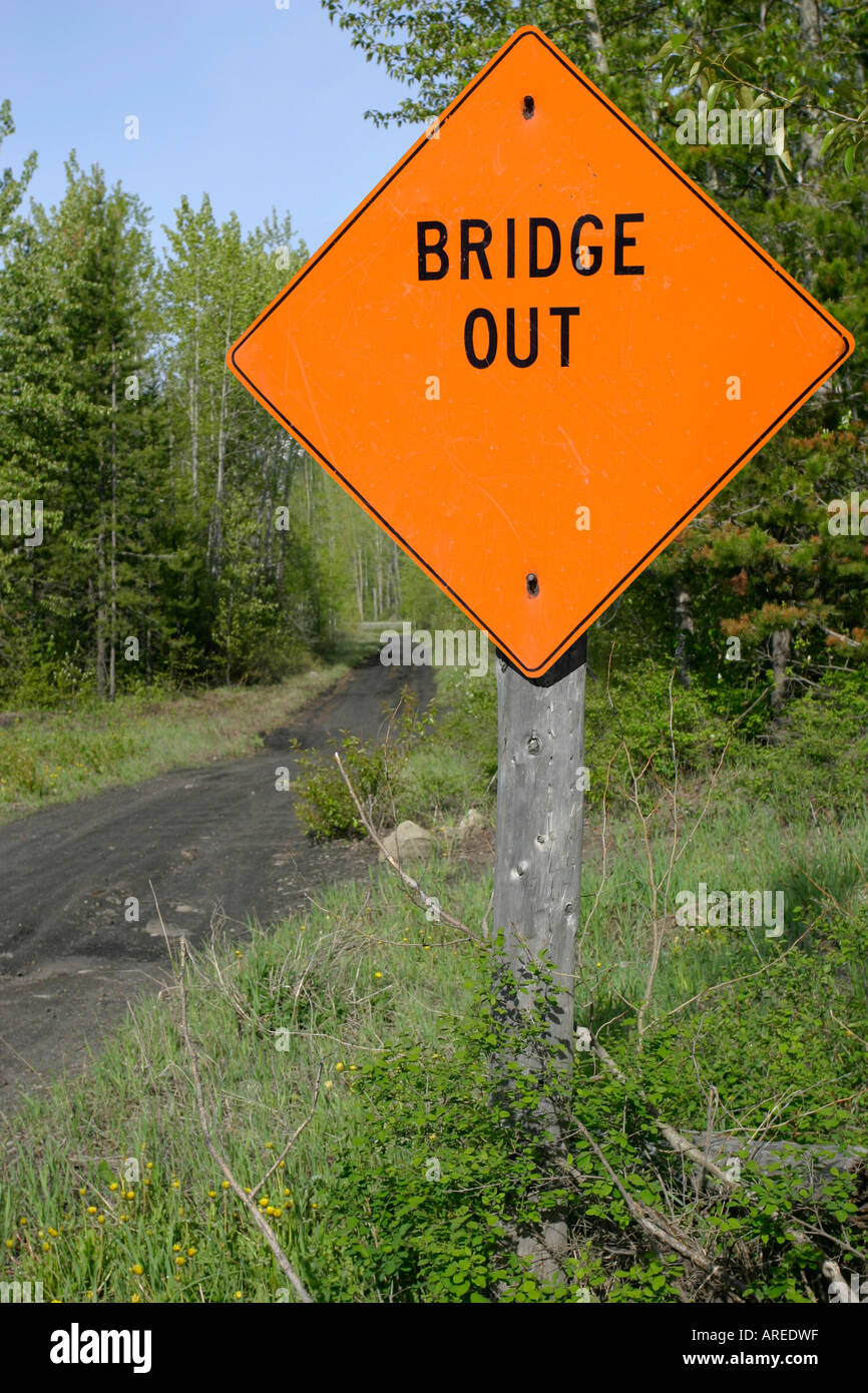BRIDGE OUT sign in a rural setting Stock Photo - Alamy