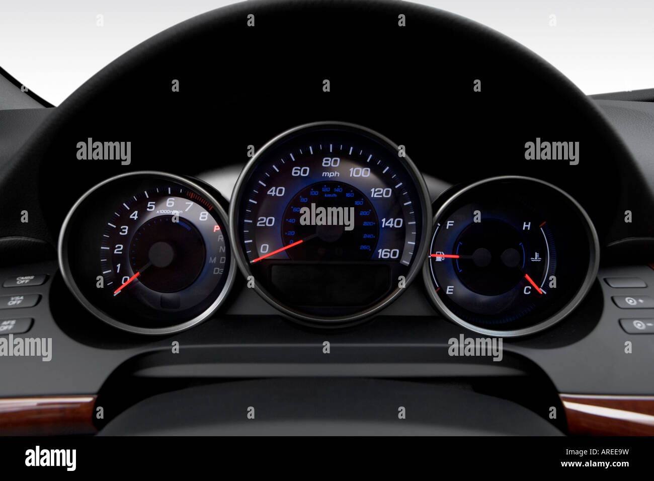 2006 Acura RL in Silver - Speedometer/tachometer Stock Photo - Alamy