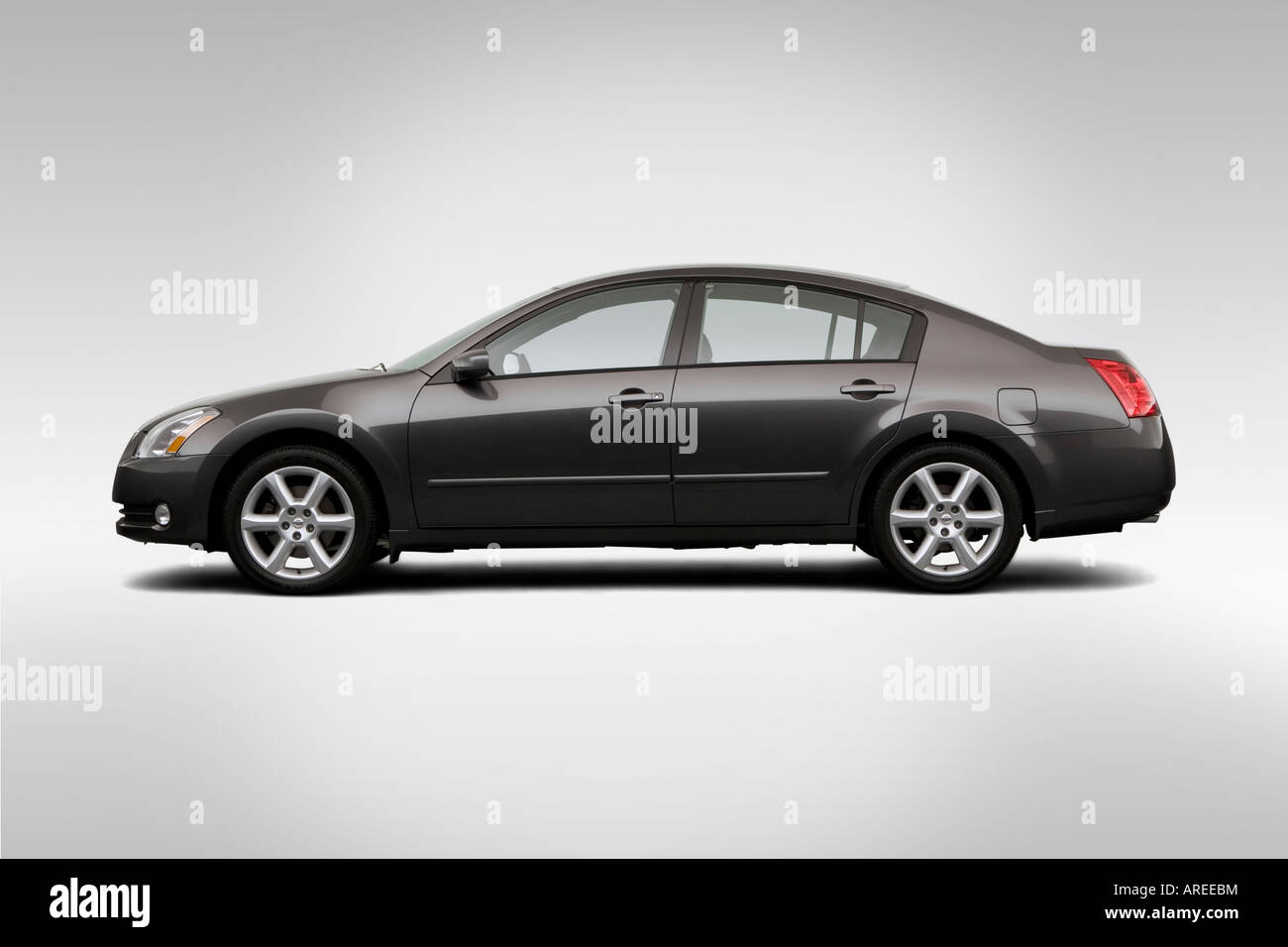 2006 Nissan Maxima 3.5 SE in Gray - Drivers Side Profile Stock Photo ...