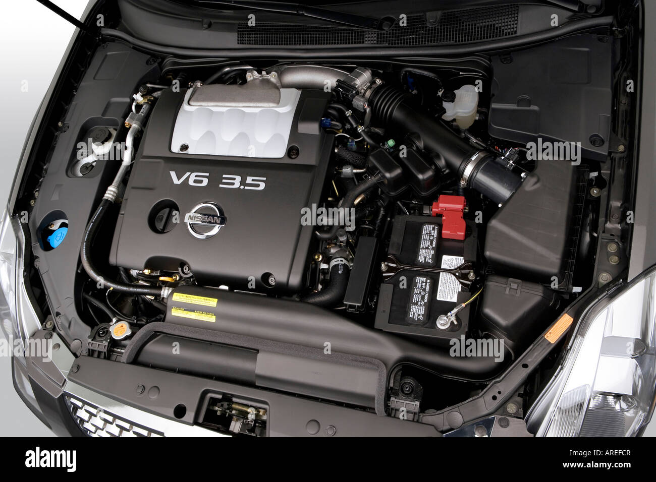 2006 Nissan Maxima 3.5 SE in Gray - Engine Stock Photo - Alamy
