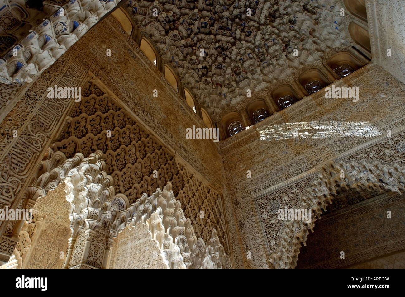 Ceiling in alhambra palace hi-res stock photography and images - Alamy