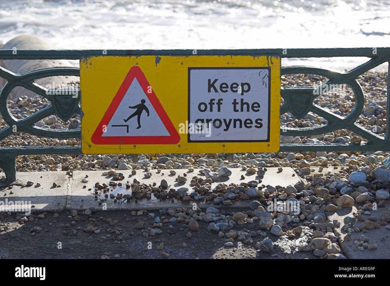 Keep Off the Groynes Sign Brighton Beach Stock Photo - Alamy