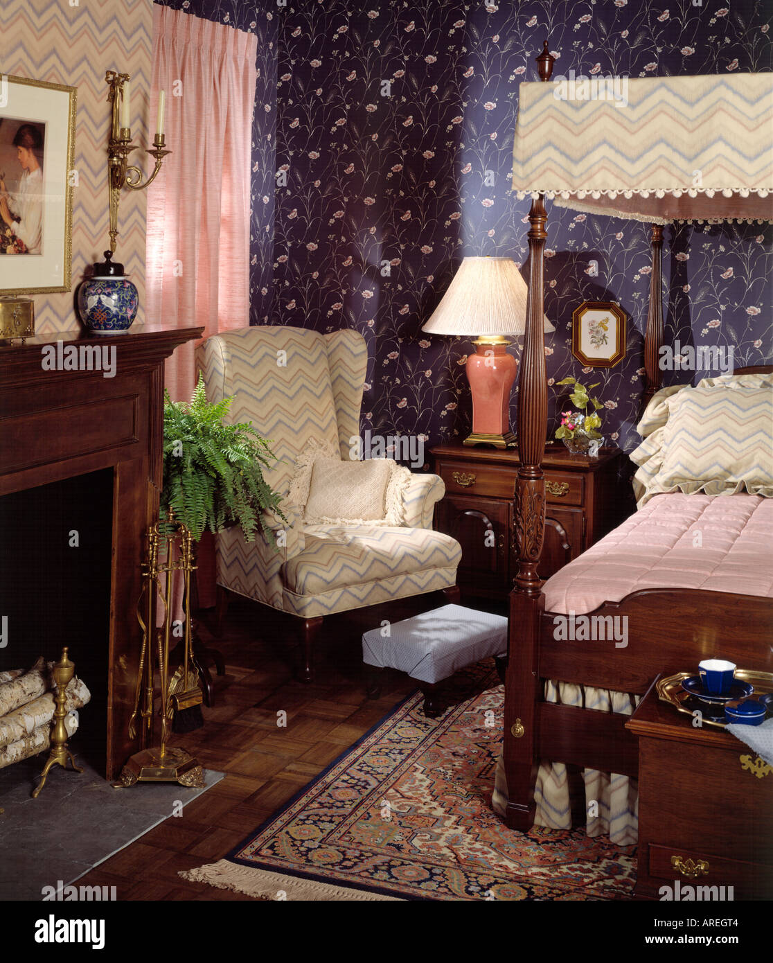room interior four poster bed bedroom fireplace Stock Photo - Alamy