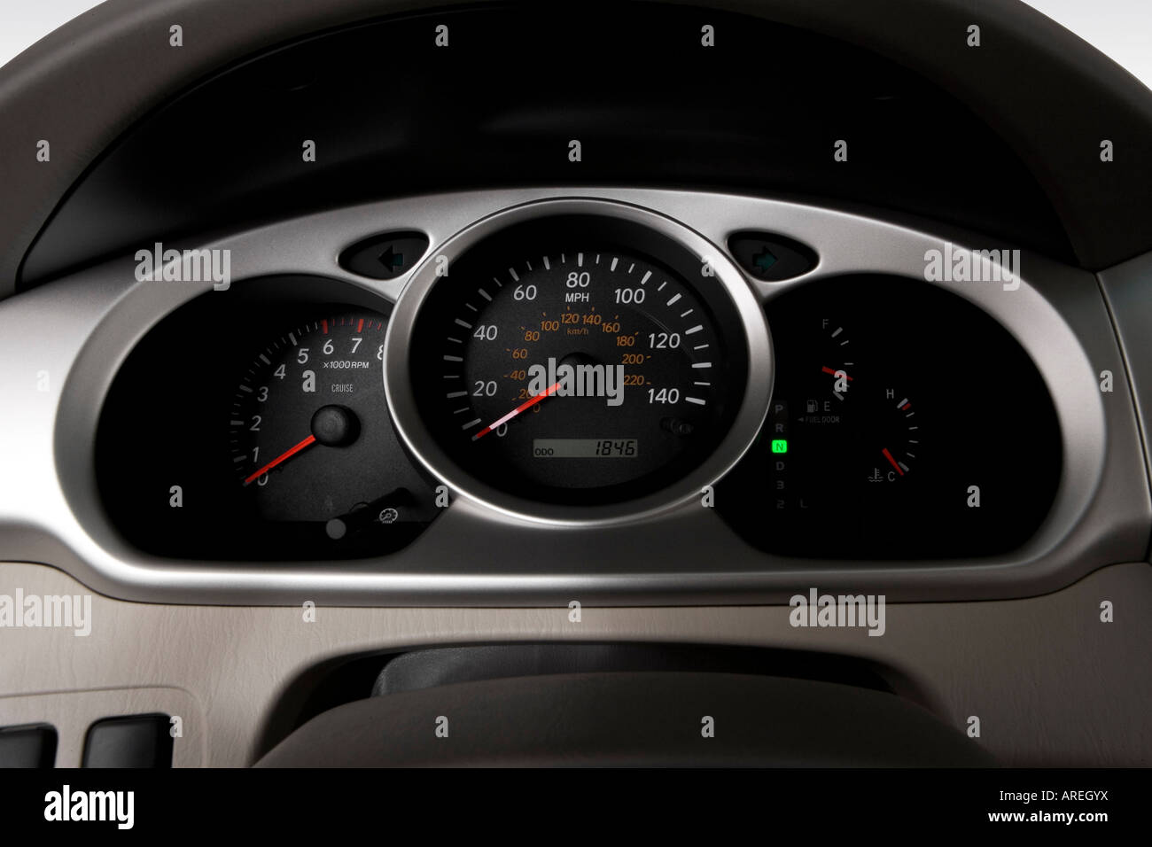 2006 Toyota Highlander V6 in Gold - Speedometer/tachometer Stock Photo ...