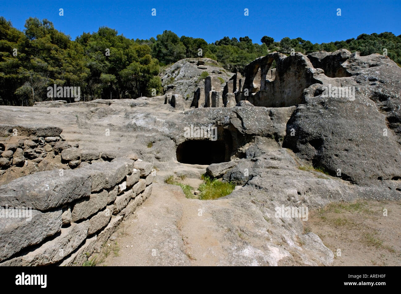 Run down medieval castle ruins hi-res stock photography and images - Alamy