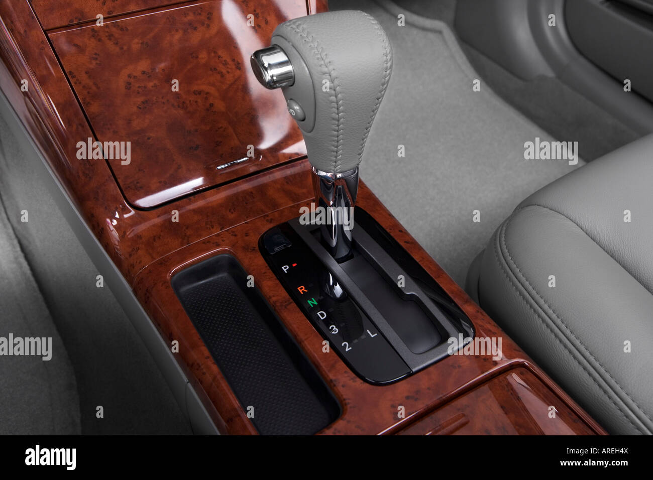 2006 Toyota Camry XLE V6 in Gray - Gear shifter/center console Stock ...