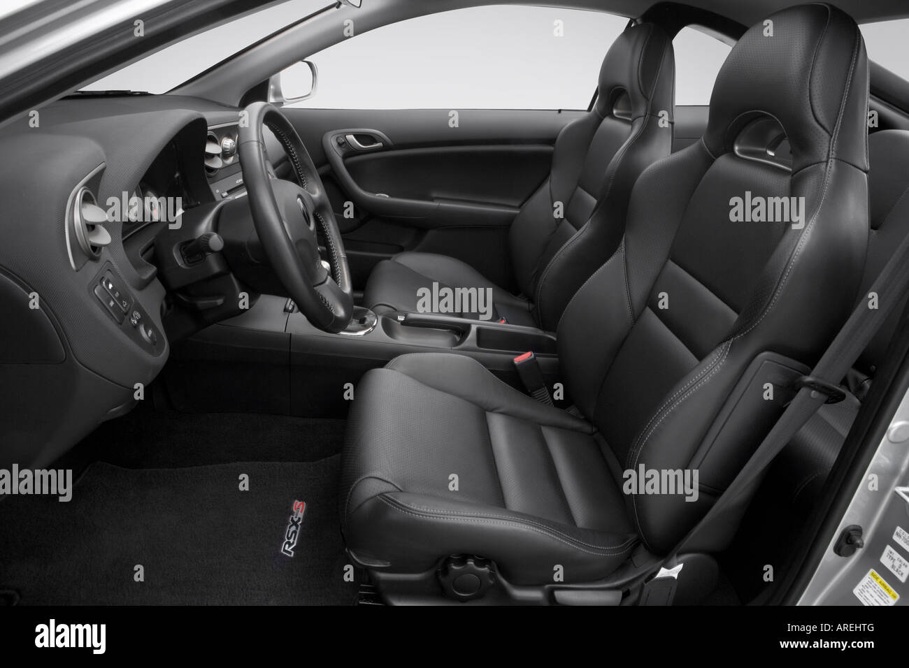 2006 Acura RSX Type-S in Silver - Front seats Stock Photo - Alamy
