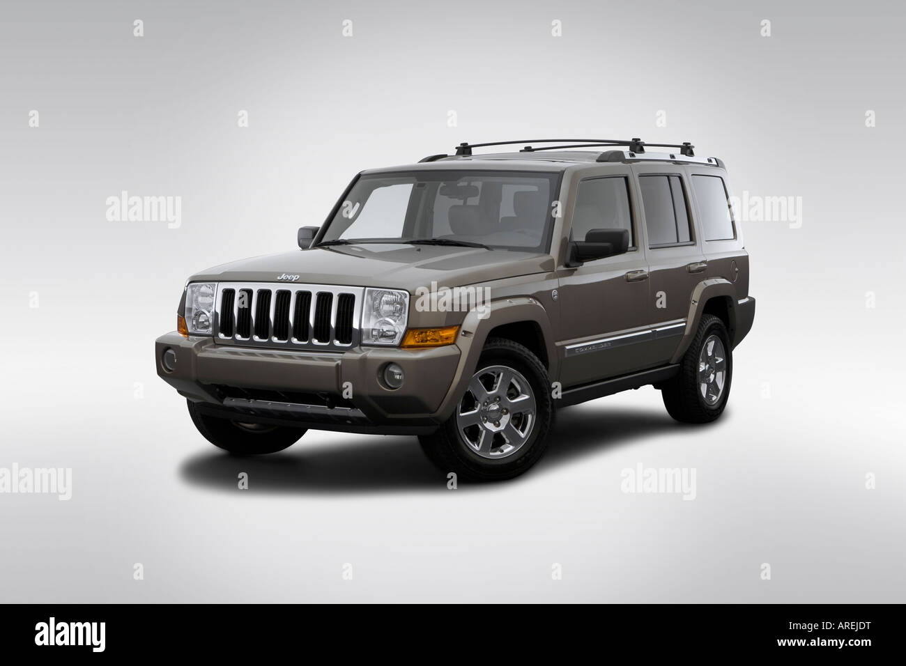 2006 Jeep Commander Limited in Beige - Front angle view Stock Photo - Alamy