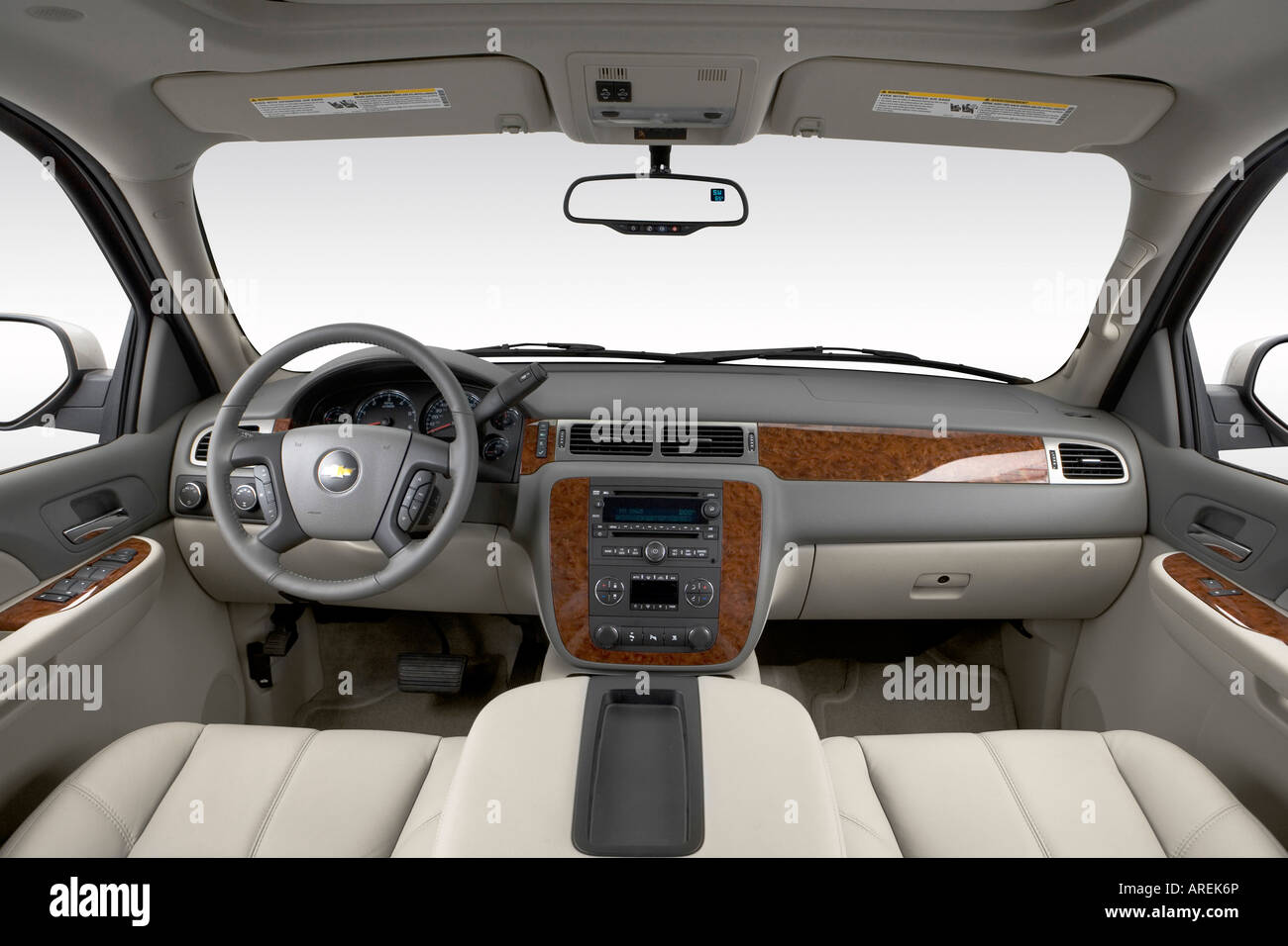 2007 Chevrolet Suburban 1500 LT in Gold - Dashboard, center console ...